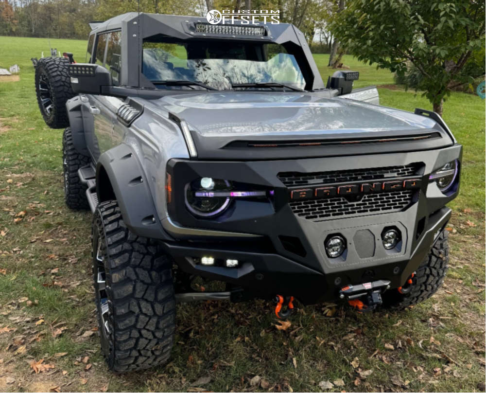 2024 Ford Bronco with 20x10 -22 Fuel Assault and 37/12.5R20 Cooper ...