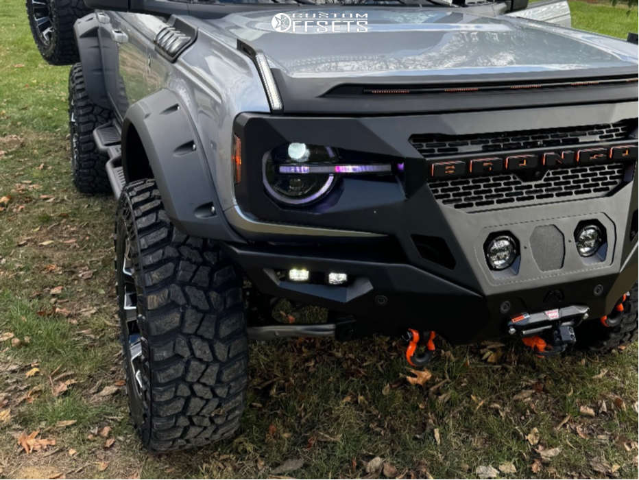 2024 Ford Bronco with 20x10 -22 Fuel Assault and 37/12.5R20 Cooper ...