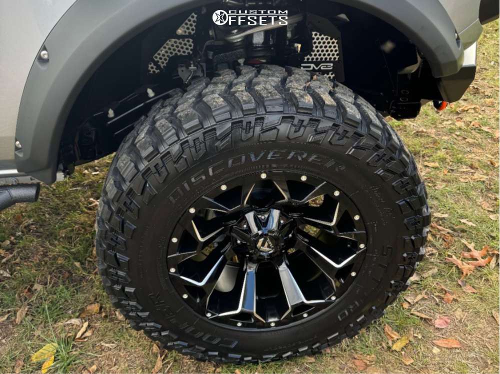 2024 Ford Bronco with 20x10 -22 Fuel Assault and 37/12.5R20 Cooper ...