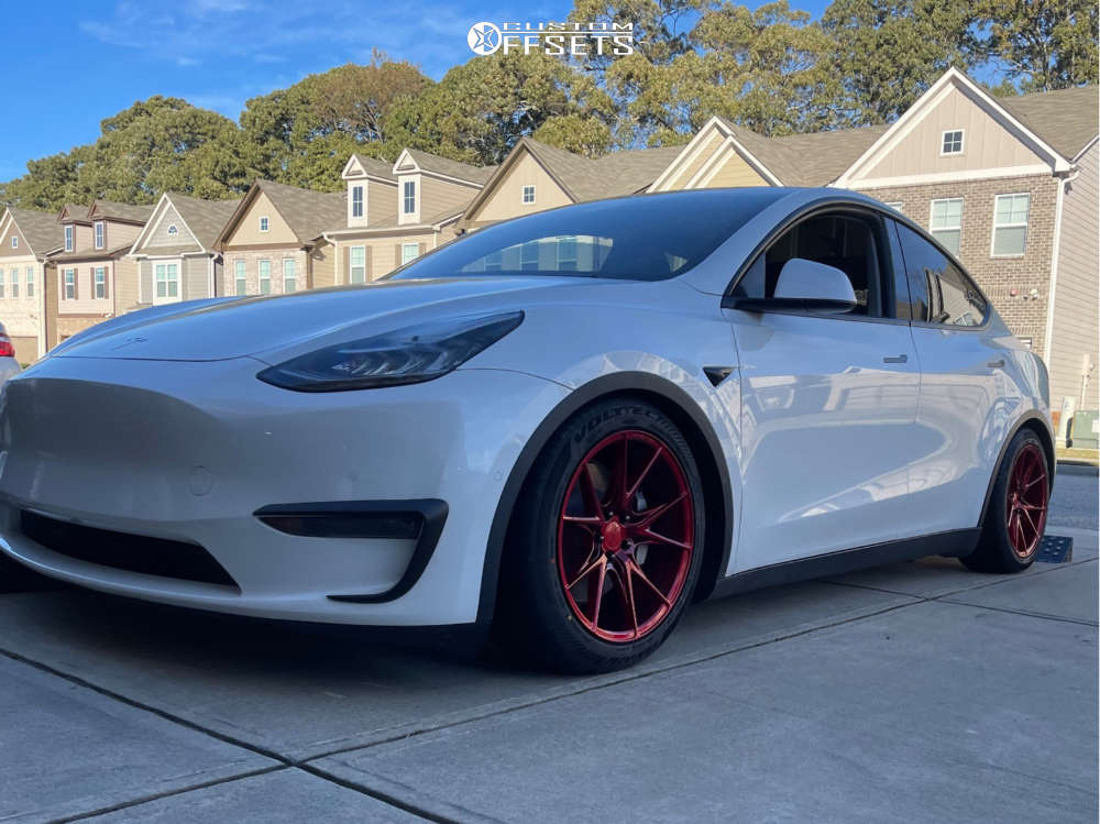 2020 Tesla Y with 19x9.5 35 INOVIT Speed and 255/45R19 Lexani Volt-ec ...