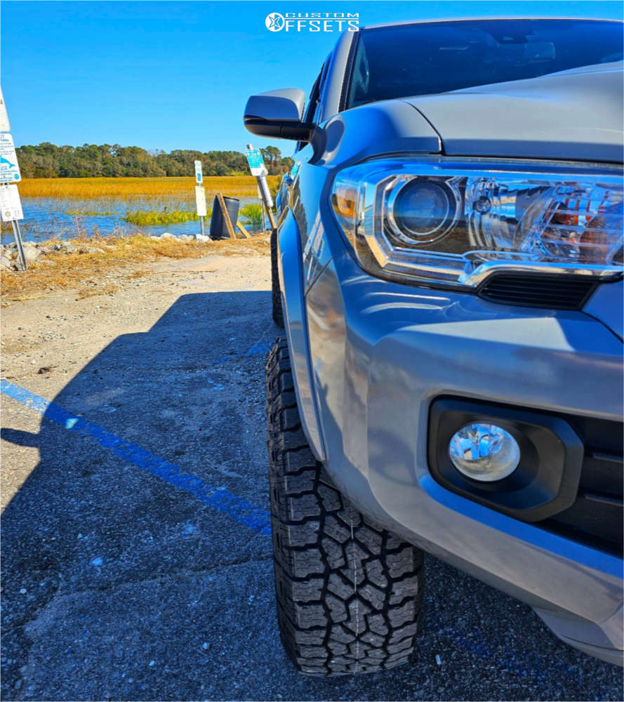 2020 Toyota Tacoma with 17x9 -25 SSW Offroad Dakar and 285/70R17 Falken Wildpeak At4w and ...