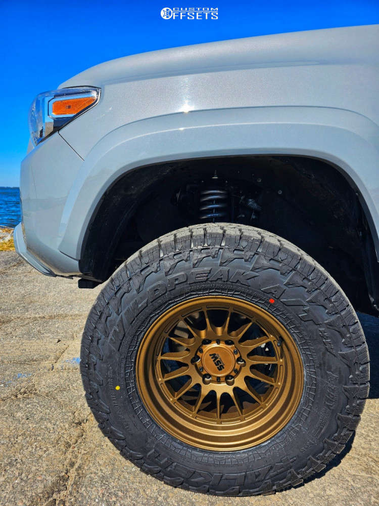 2020 Toyota Tacoma with 17x9 -25 SSW Offroad Dakar and 285/70R17 Falken Wildpeak At4w and ...