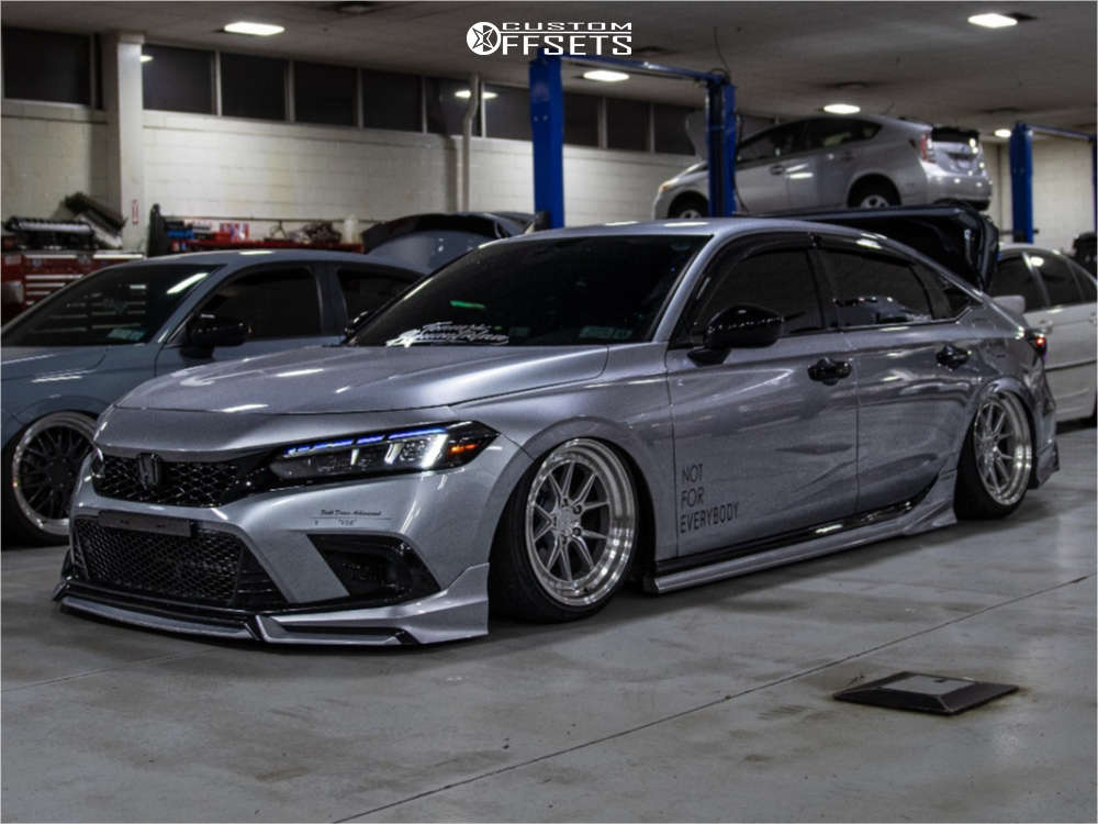 2022 Honda Civic with 18x9.5 30 Aodhan Ds08 and 225/40R18 Lexani Lxuhp ...