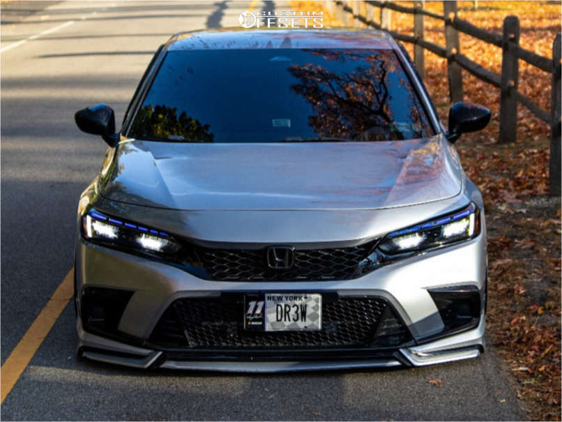 2022 Honda Civic with 18x9.5 30 Aodhan Ds08 and 225/40R18 Lexani Lxuhp ...