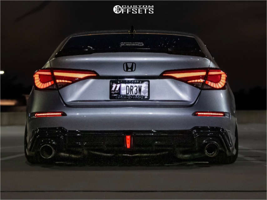 2022 Honda Civic with 18x9.5 30 Aodhan Ds08 and 225/40R18 Lexani Lxuhp ...
