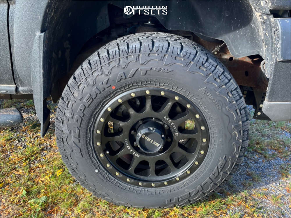2005 Chevrolet Silverado 2500 HD with 18x9 18 Method MR305 and 275 ...