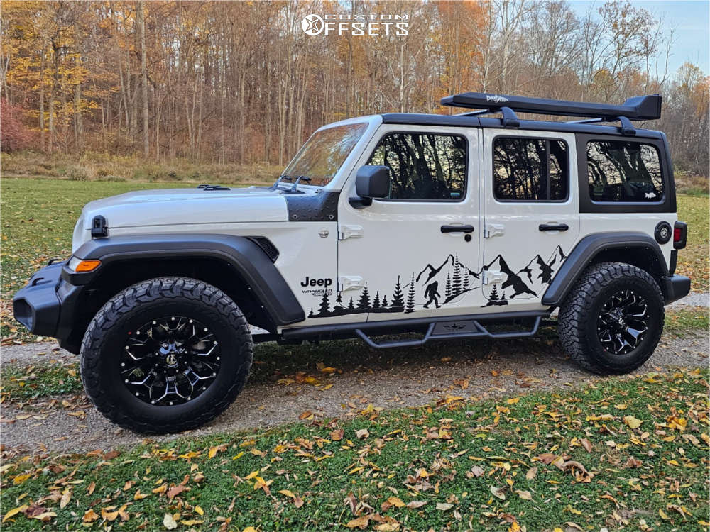 2021 Jeep Wrangler with 17x9 -12 Fuel Assault D576 and 285/70R17 ...