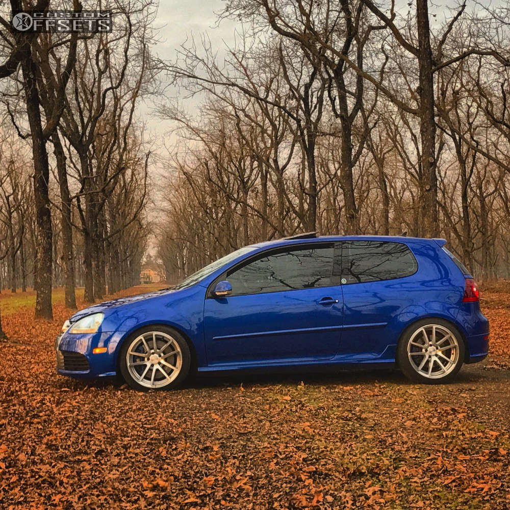 2008 Volkswagen R32 with 18x8.5 35 Rotiform Spf and 225/40R18 Milestar ...