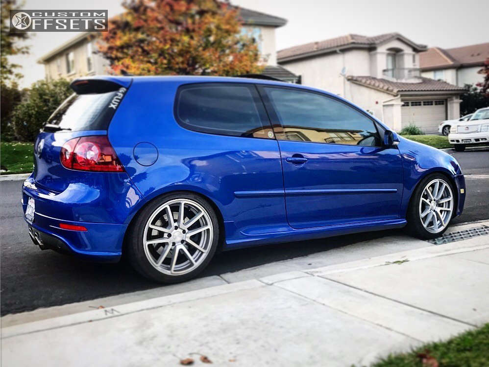 2008 Volkswagen R32 with 18x8.5 35 Rotiform Spf and 225/40R18 Milestar ...