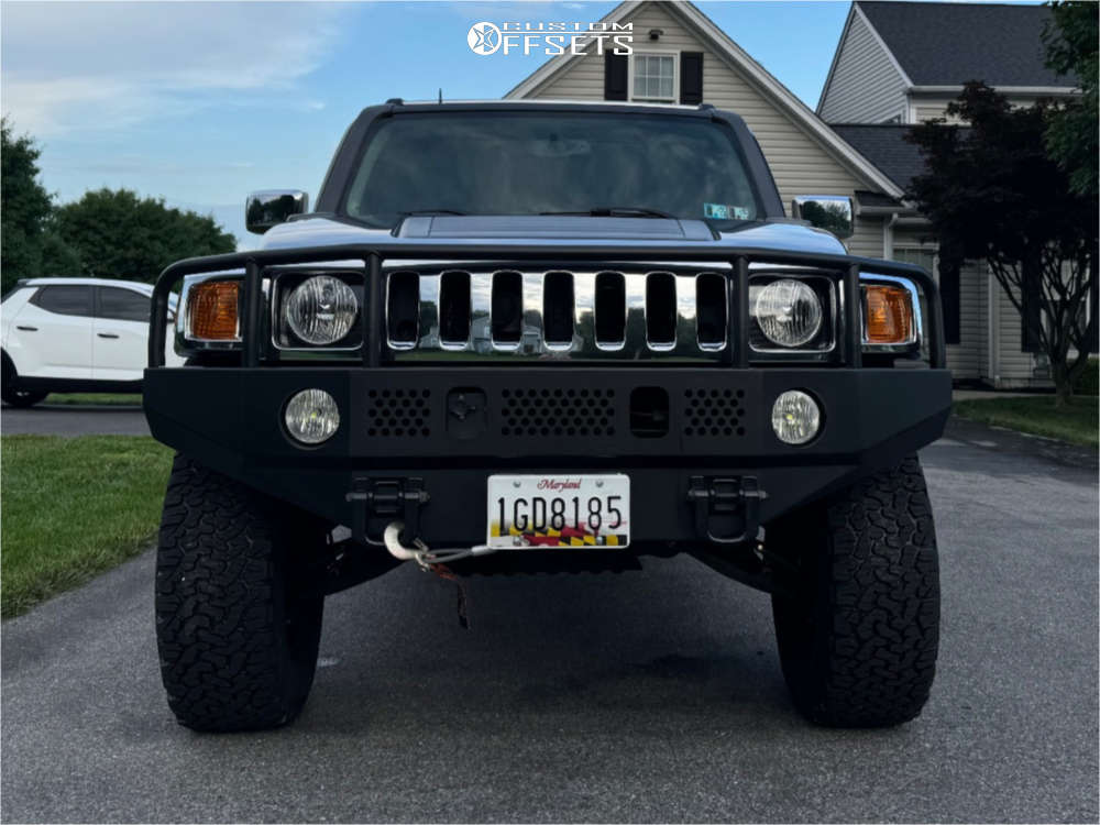 2009 Hummer H3T with 18x9 1 Fuel Vapor and 35/12.5R18 BFGoodrich All ...