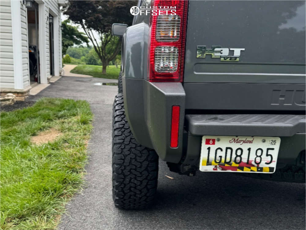 2009 Hummer H3T with 18x9 1 Fuel Vapor and 35/12.5R18 BFGoodrich All ...