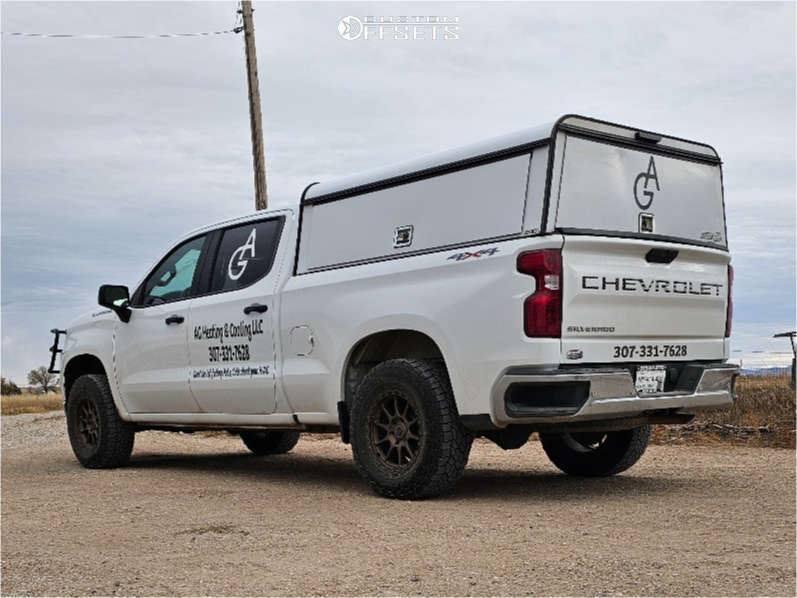 2020 Chevrolet Silverado 1500 with 18x9 0 TIS 563bz and 275/70R18 ...