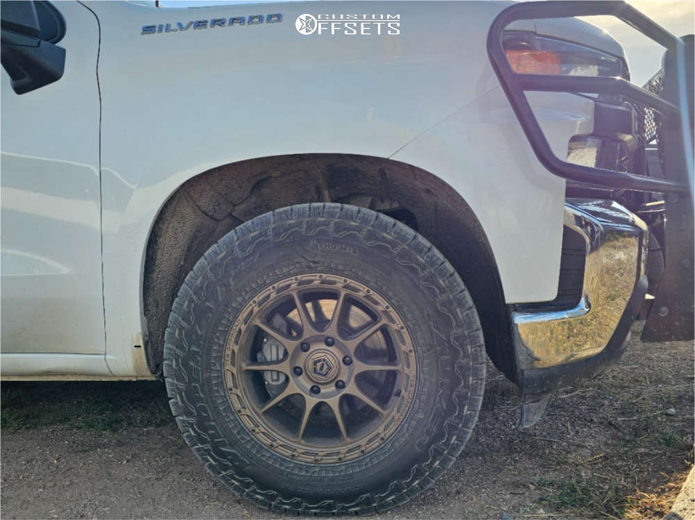 2020 Chevrolet Silverado 1500 with 18x9 0 TIS 563bz and 275/70R18 ...