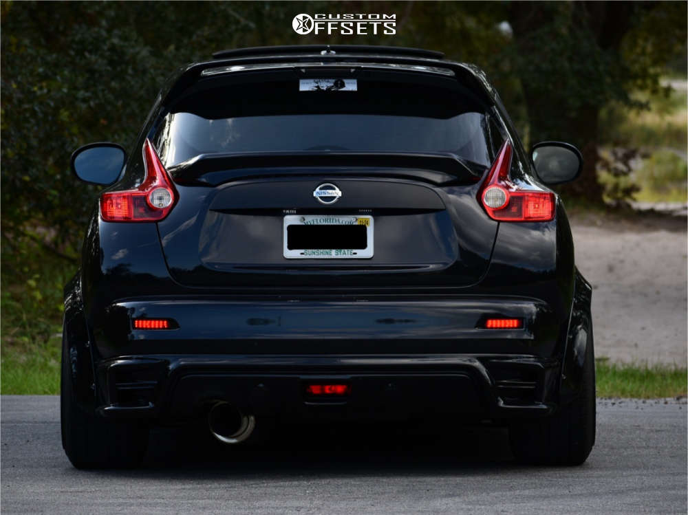 2012 Nissan Juke with 18x10.5 22 Varrstoen Es8 and 245/40R18 Sumitomo ...