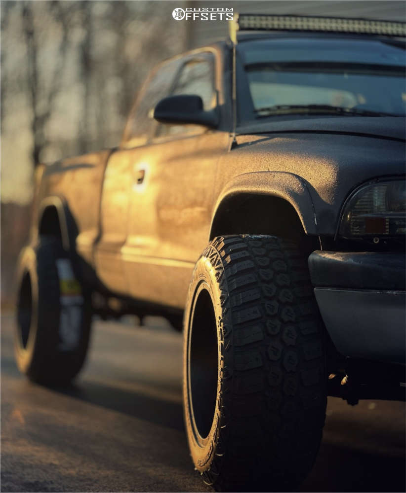 2001 Dodge Dakota with 20x12 -44 Anthem Off-Road Avenger and 35/12.5R20 ...