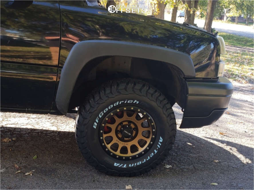 2005 Chevrolet Silverado 1500 with 17x8.5 0 Method Mr305 and 285/70R17 ...