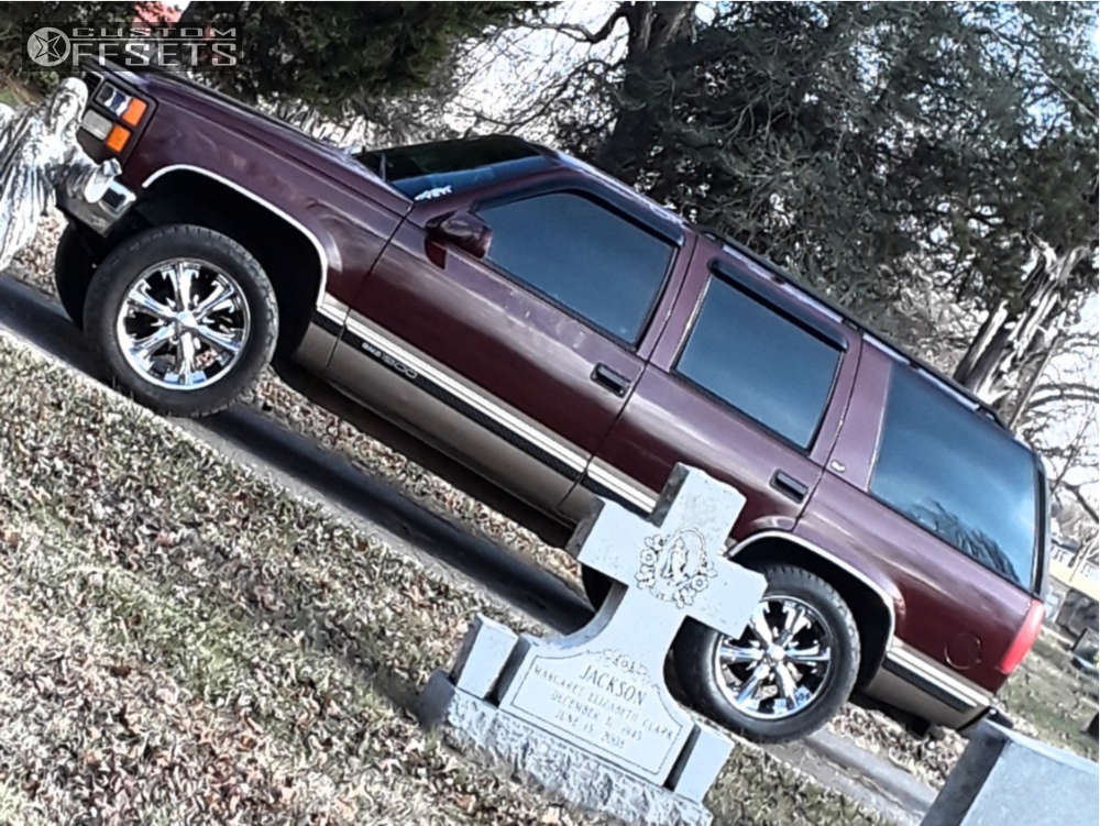 1998 GMC Yukon with 20x8.5 40 VooDoo 407 and 295/60R20 Nitto Terra ...