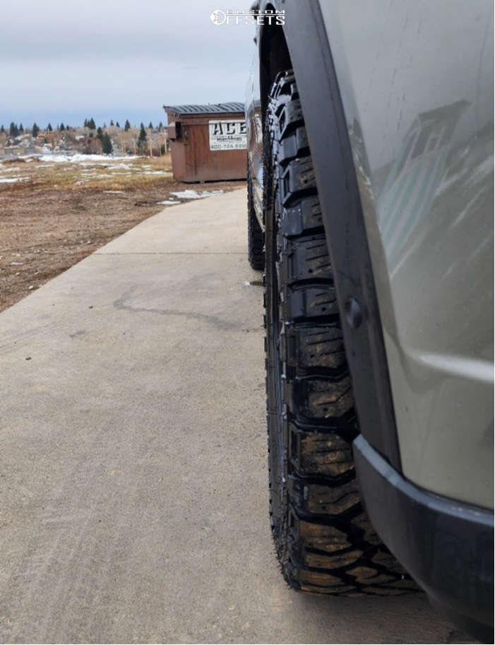 2020 Ford Explorer with 20x9 34 Voxx Lumi and 285/50R20 Kenda Klever R ...