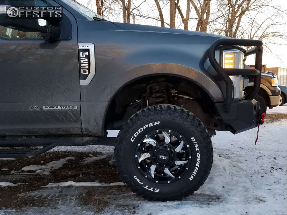 2017 Ford F-250 Super Duty with 18x9 15 Grid Gd01 and 305/70R18 Cooper ...