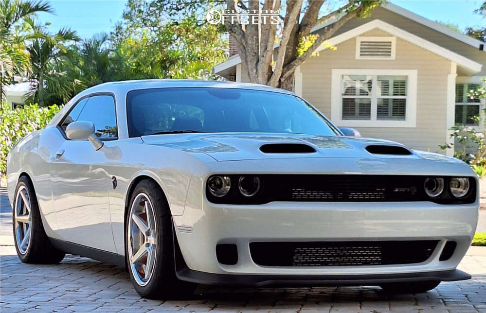 2022 Dodge Challenger with 20x10 13 Ferrada Fr3 and 275/40R20 Nitto ...