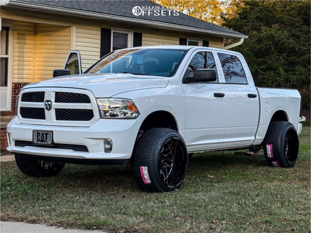 2018 Ram 1500 with 22x14 -76 Xtreme Mudder Xm-339 and 305/40R22 ...