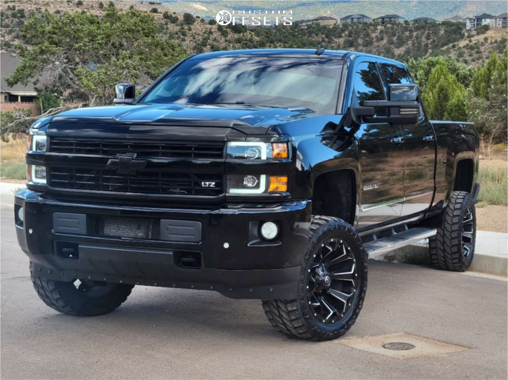 2015 Chevrolet Silverado 2500 HD with 20x10 -18 Fuel Assault and 33/12 ...