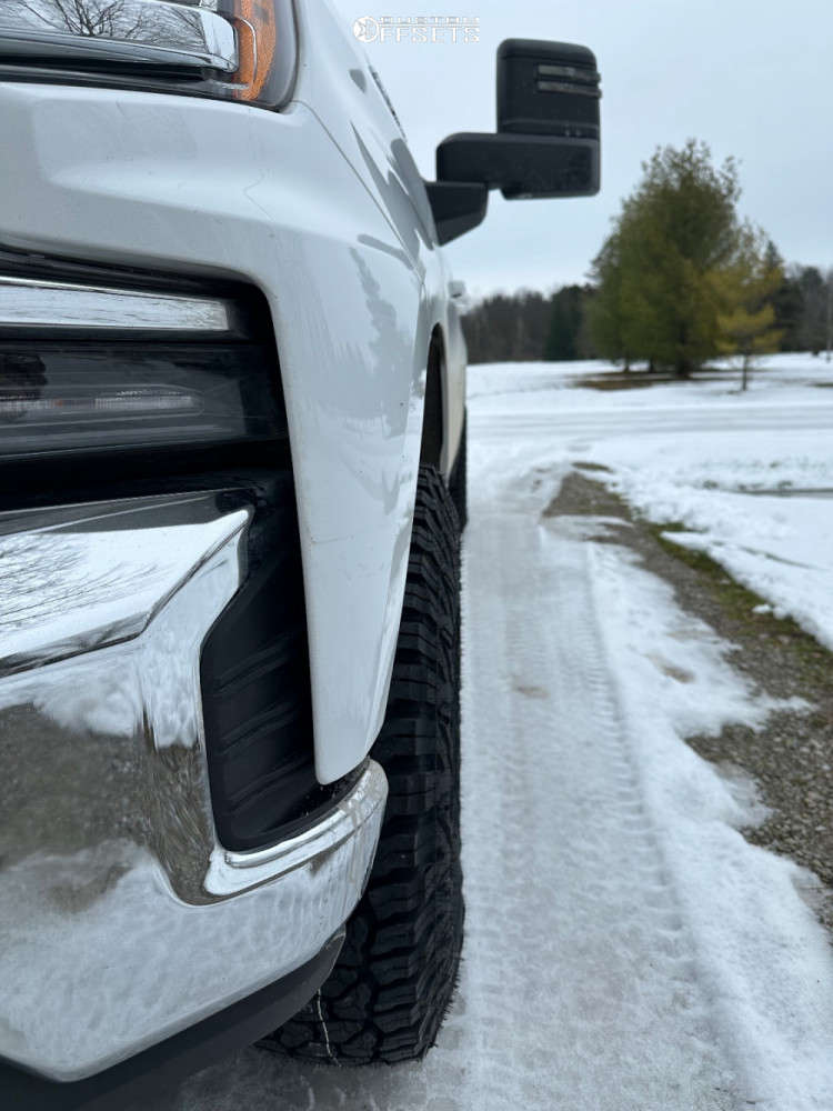 2020 Chevrolet Silverado 1500 with 17x8.5 0 Method Mr316 and 35/11.5R17 ...