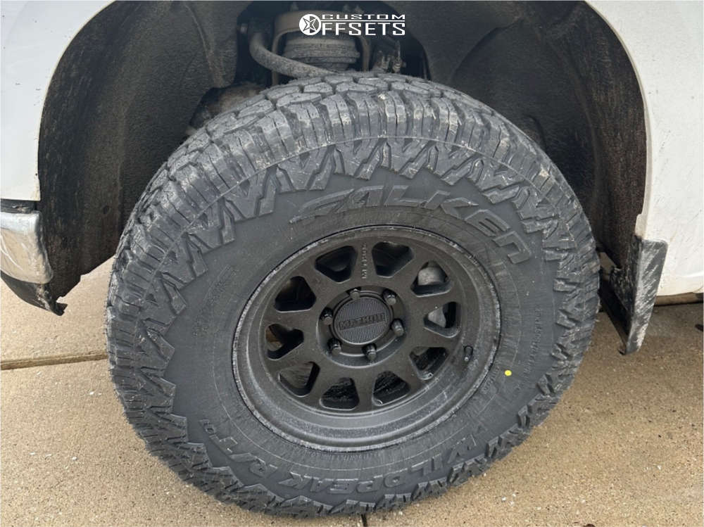 2020 Chevrolet Silverado 1500 with 17x8.5 0 Method Mr316 and 35/11.5R17 ...