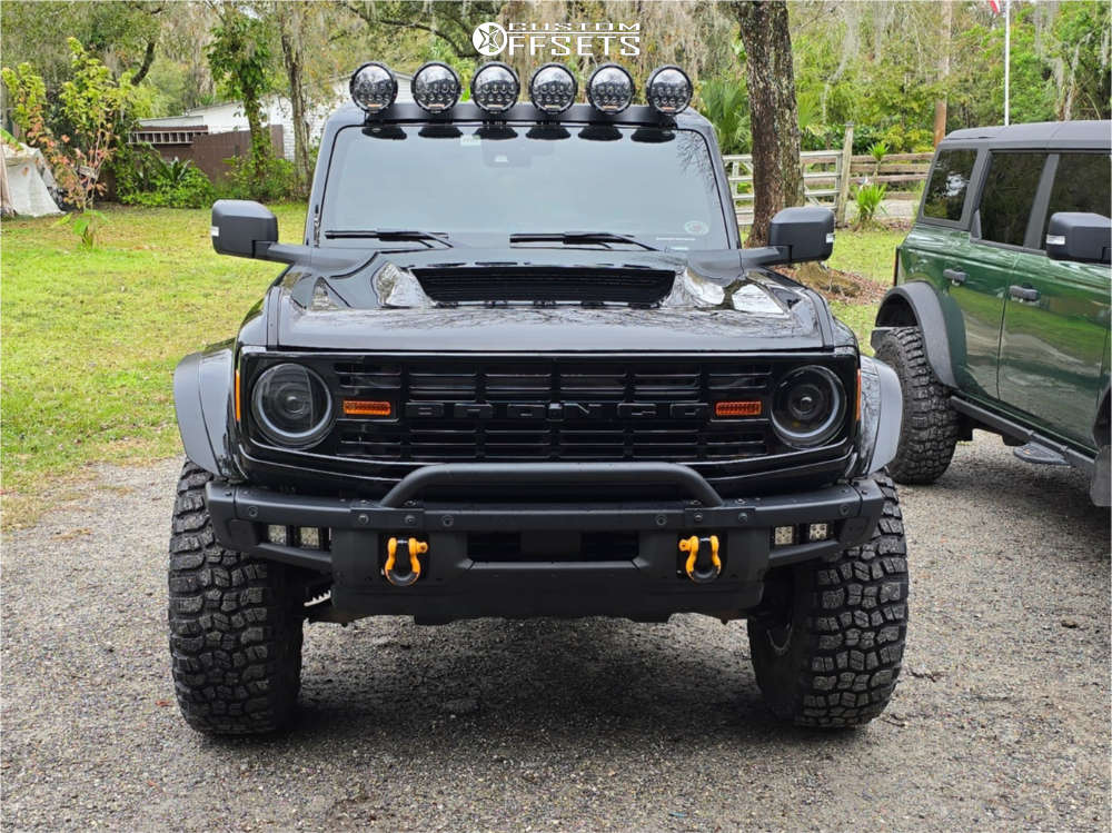 2024 Ford Bronco with 17x9 -44 Method Mr106 and 37/12.5R17 Kenda Klever ...