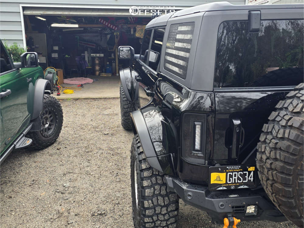 2024 Ford Bronco with 17x9 -44 Method Mr106 and 37/12.5R17 Kenda Klever ...