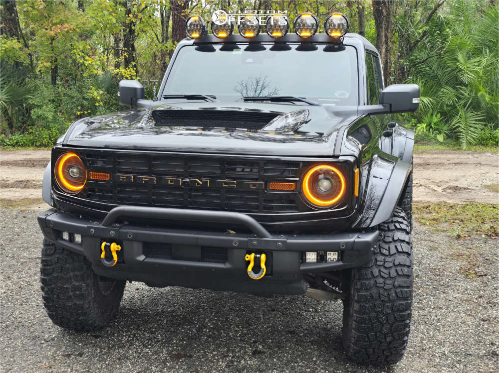 2024 Ford Bronco with 17x9 -44 Method Mr106 and 37/12.5R17 Kenda Klever ...