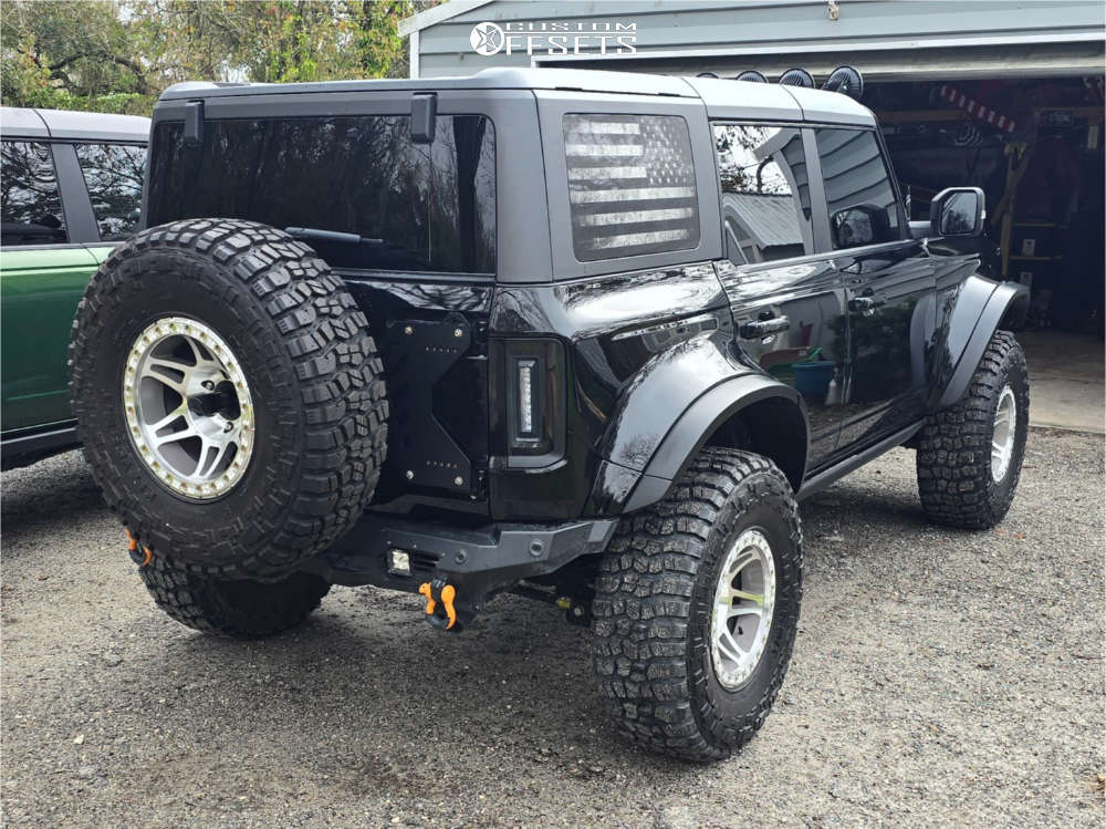 2024 Ford Bronco with 17x9 -44 Method Mr106 and 37/12.5R17 Kenda Klever ...