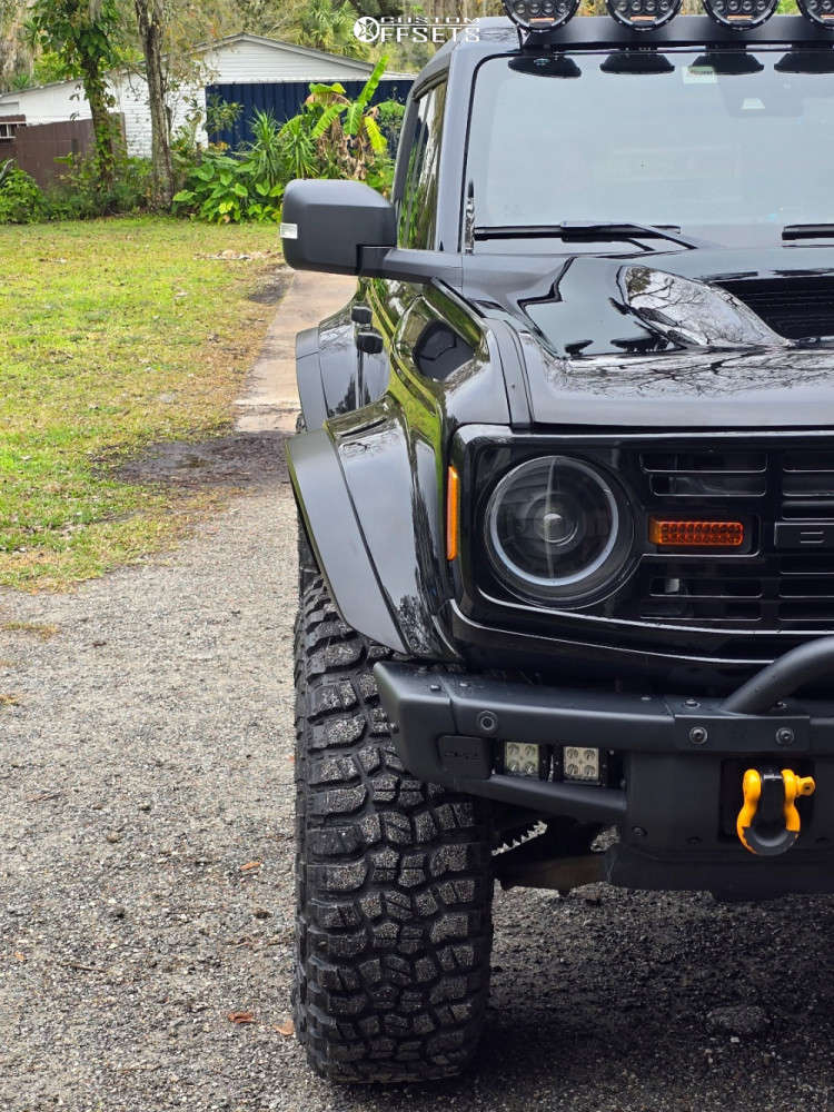 2024 Ford Bronco with 17x9 -44 Method Mr106 and 37/12.5R17 Kenda Klever ...