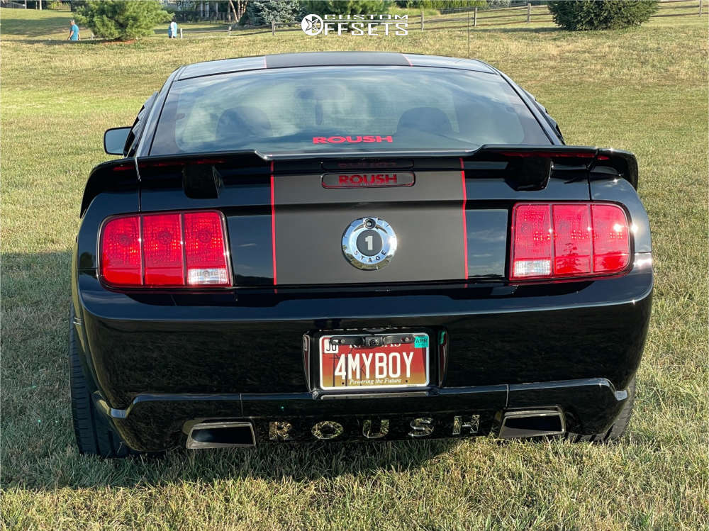2005 Ford Mustang with 20x9 25 Ferrada Cm2 and 255/35R20 Lexani Lx ...
