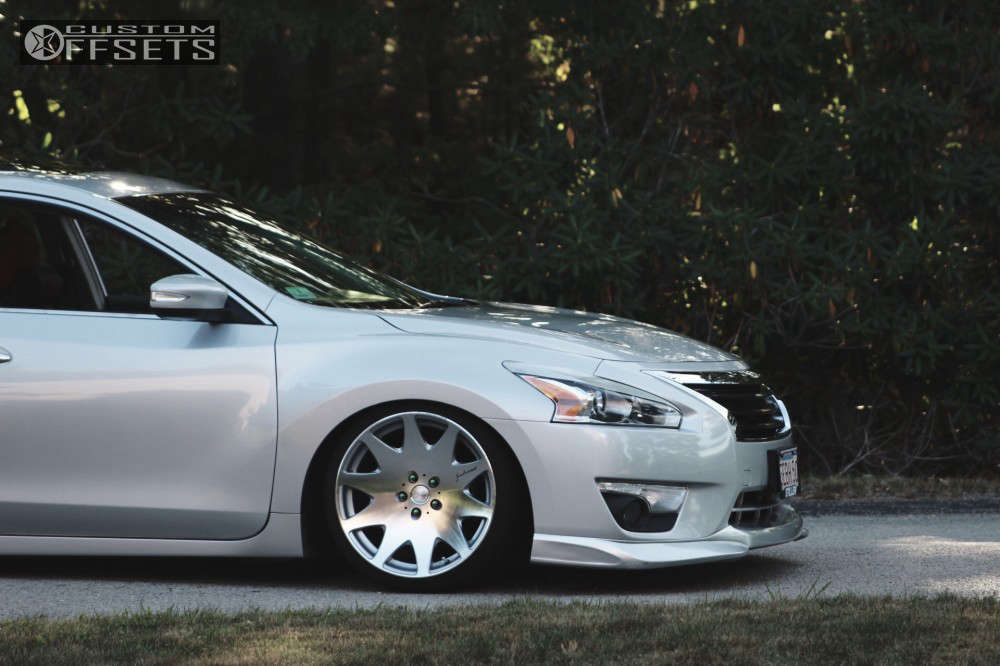 2015 Nissan Altima with 19x9.5 40 MRR Hr3 and 215/35R19 Federal 595 Rs ...