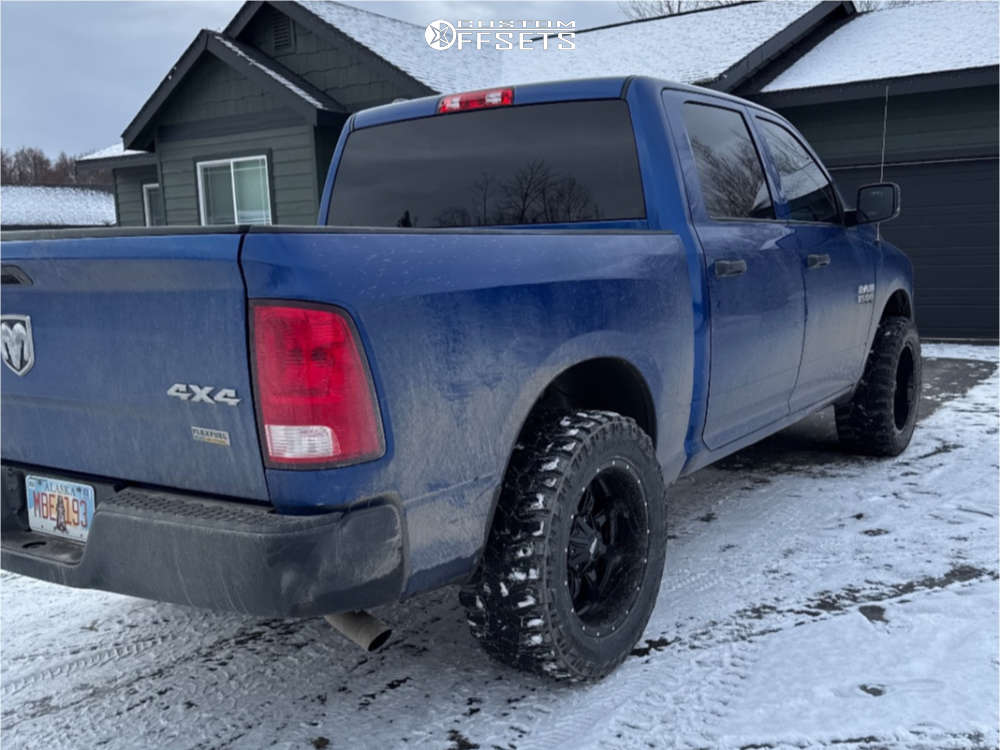 2016 Ram 1500 with 20x10 -24 Moto Metal MO970 and 33/12.5R20 Cooper ...