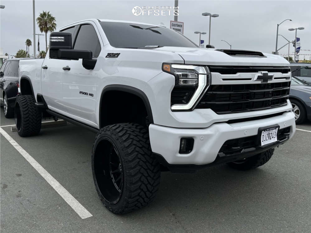 2024 Chevrolet Silverado 2500 HD with 24x14 -76 TIS 547b and 35/13.5R24 ...
