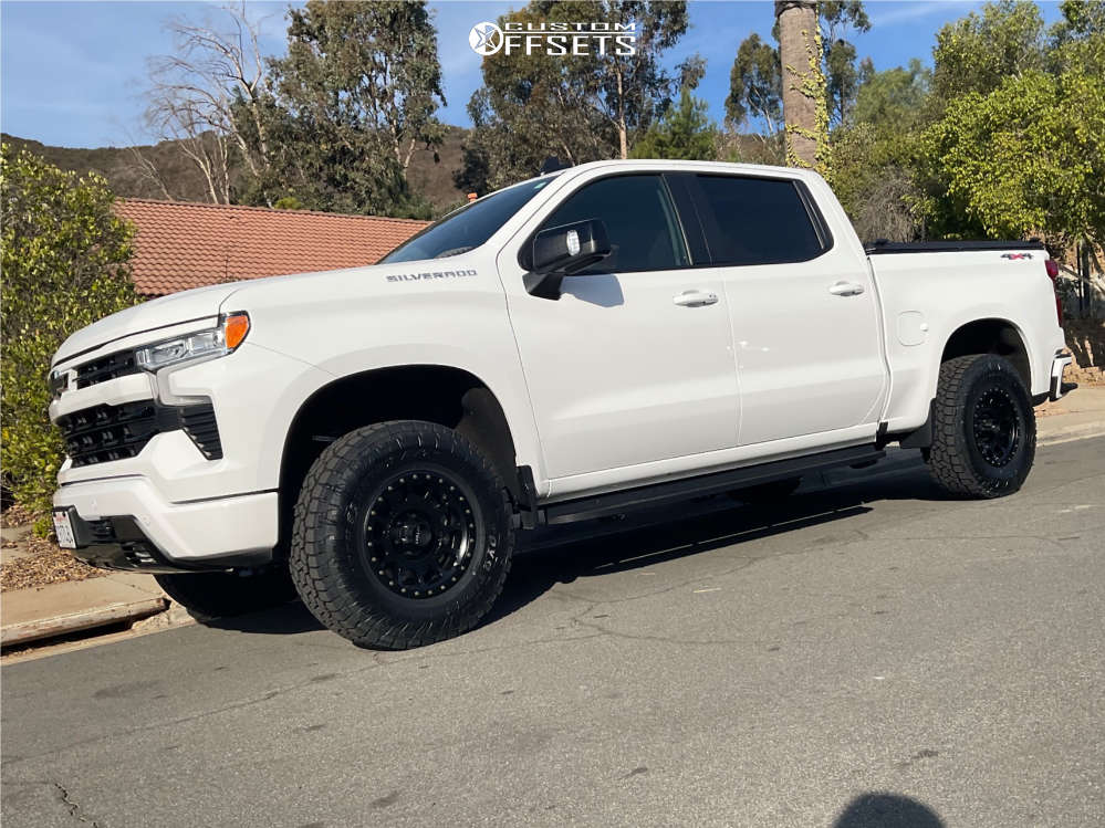 2024 Chevrolet Silverado 1500 with 17x8.5 0 Method MR305 and 285/75R17 ...