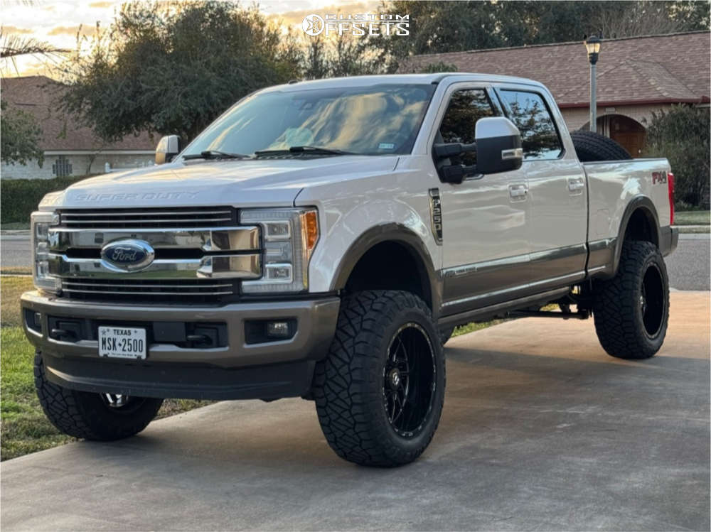 2018 Ford F-250 Super Duty with 22x12 -44 TIS 544bm and 37/13.5R22 ...