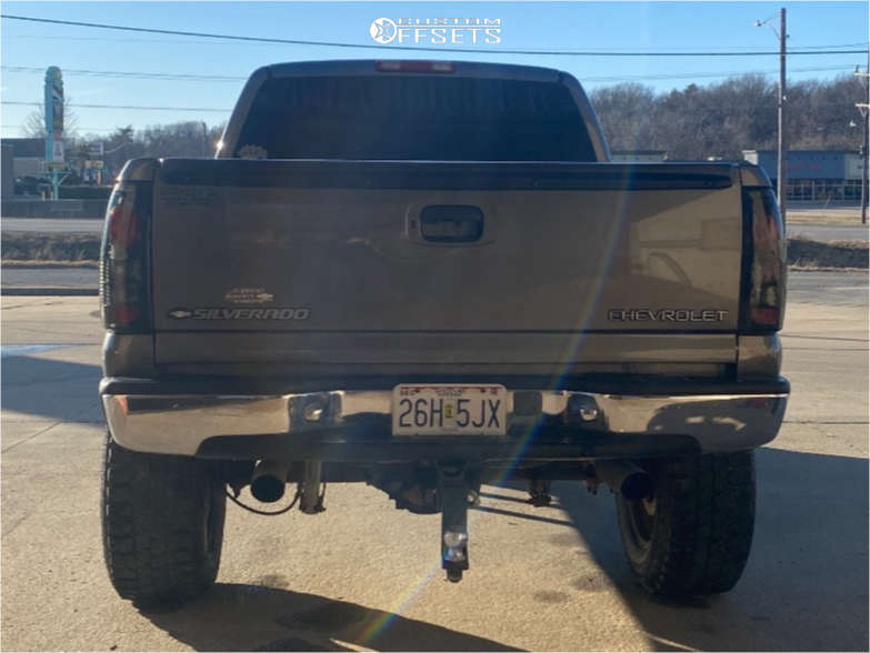 1999 Chevrolet Silverado 1500 with 20x10 -24 Moto Metal MO970 and 35/12 ...