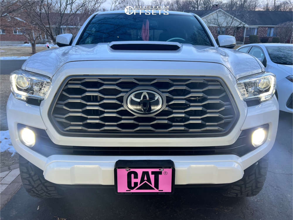 2021 Toyota Tacoma with 18x10 -24 Fuel Throttle and 285/60R18 Toyo ...