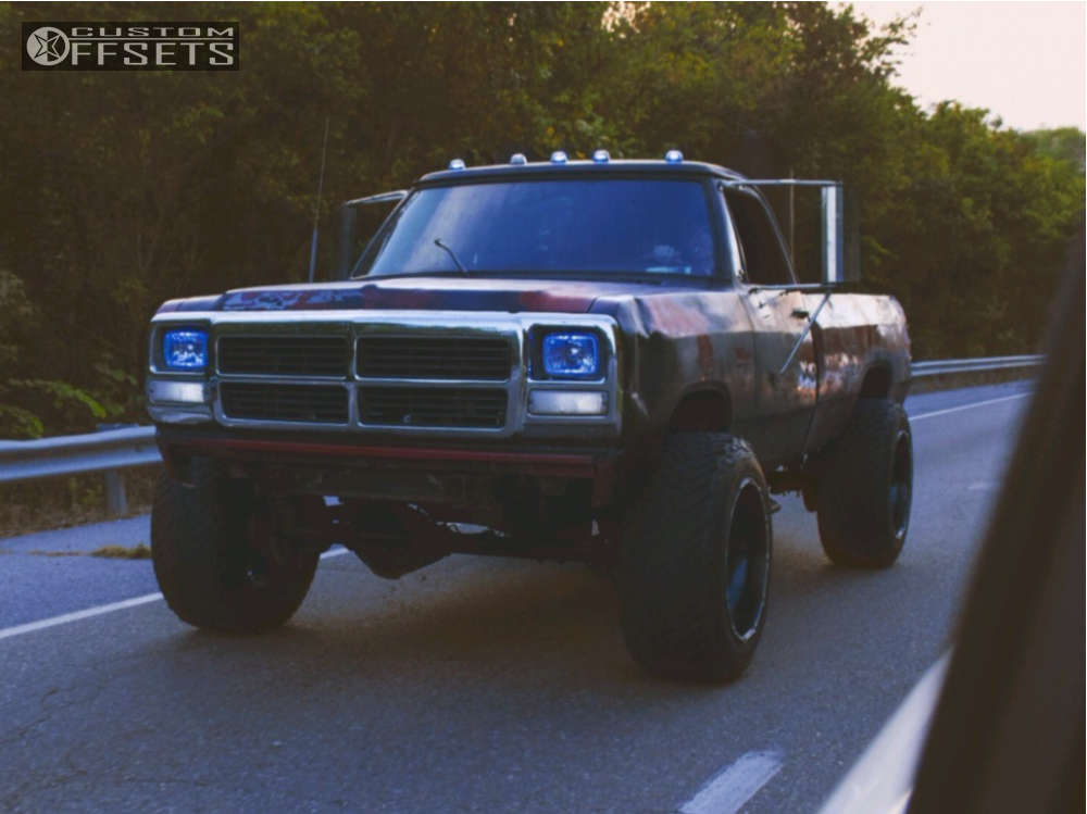 1991 Dodge W250 with 24x14 -76 XD Addict and 37/13.5R24 Fuel Gripper At ...