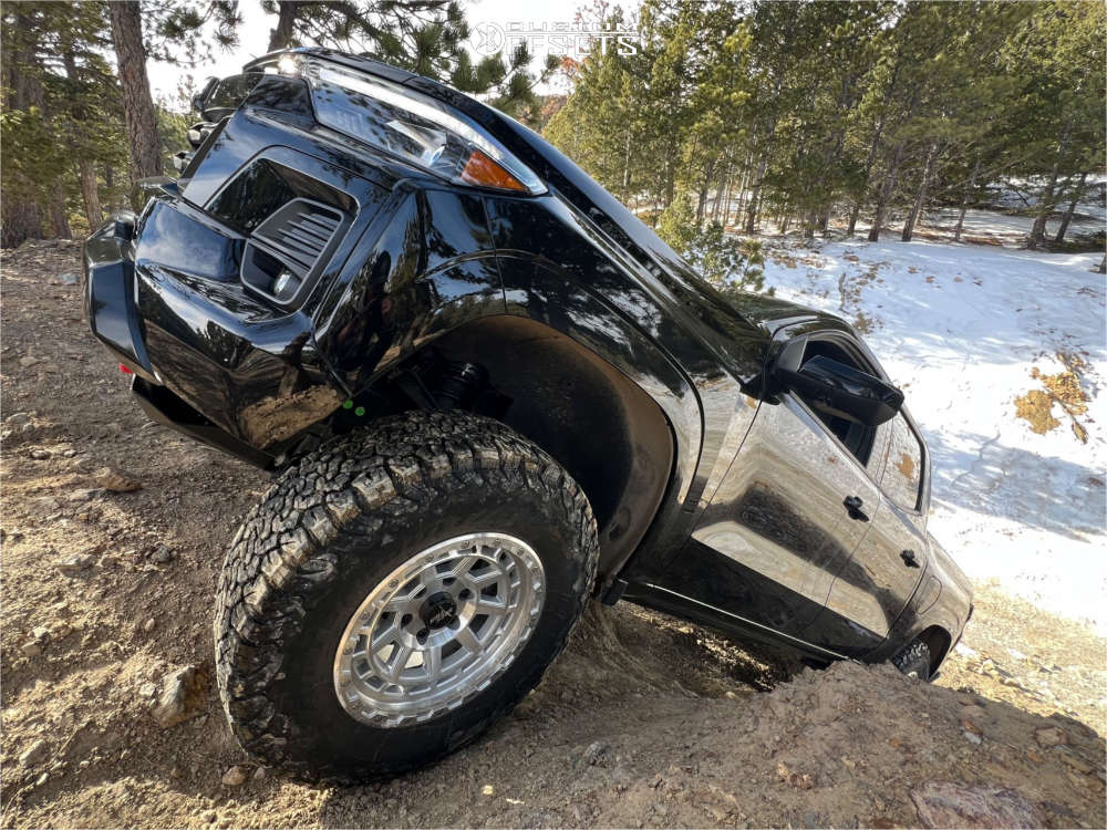 2024 Chevrolet Colorado with 17x9 -22 Rocktrix Rt114 and 285/70R17 ...