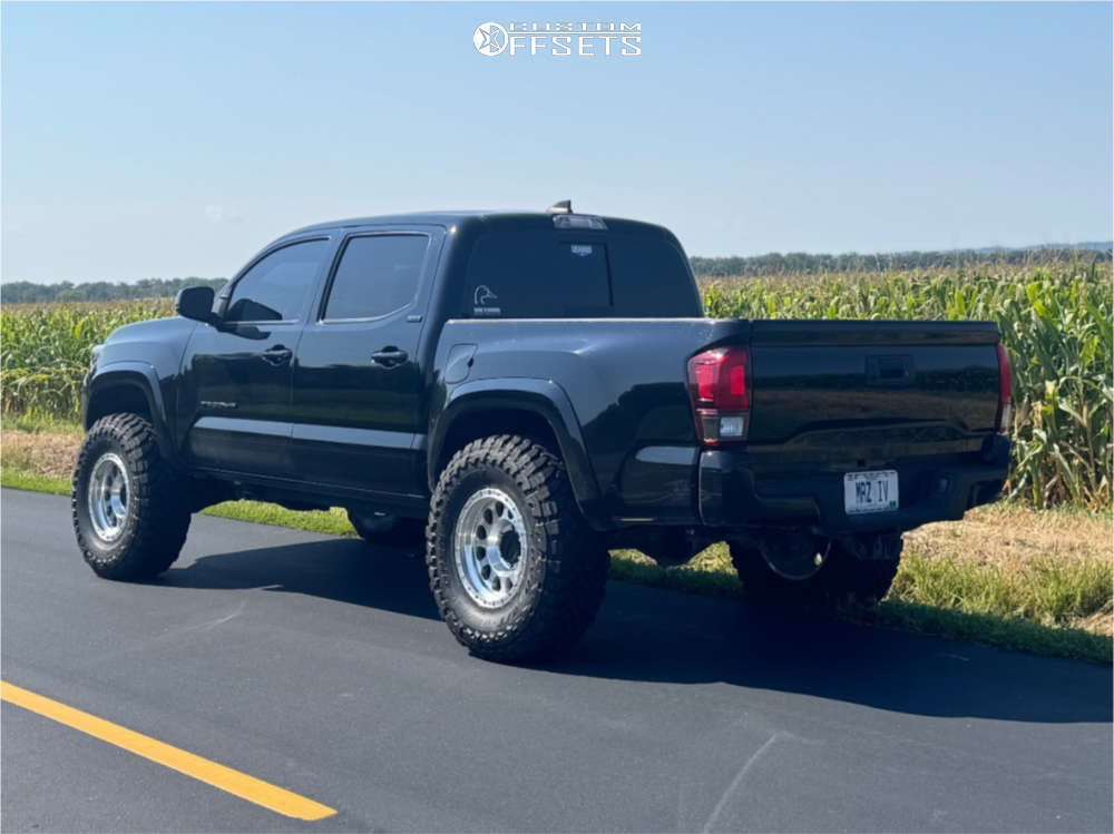 2019 Toyota Tacoma with 17x9 -12 Method Mr315 and 315/70R17 Toyo Tires ...
