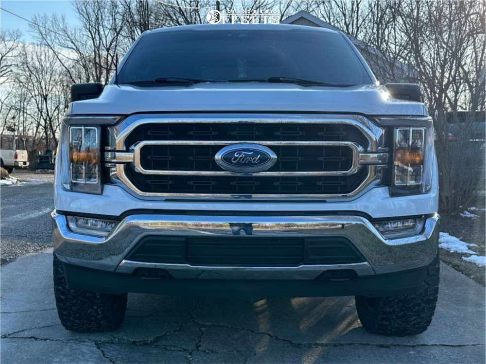 2022 Ford F-150 with 20x9 18 Moto Metal Mo986 and 33/12.5R20 Venom ...