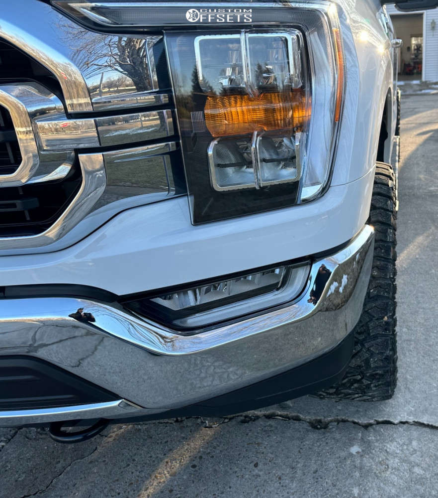 2022 Ford F-150 with 20x9 18 Moto Metal Mo986 and 33/12.5R20 Venom ...
