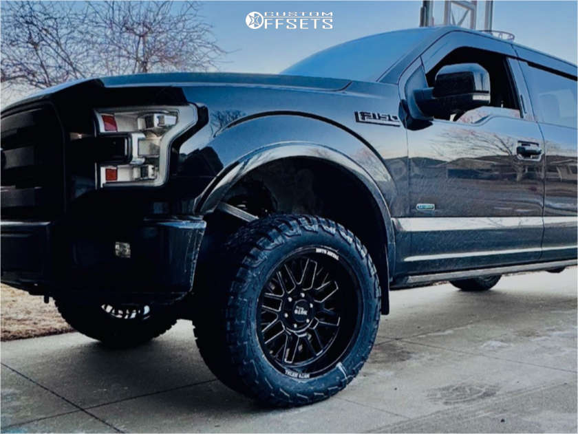 2015 Ford F-150 with 20x10 -18 Moto Metal Mo802 and 33/12.5R20 RBP ...