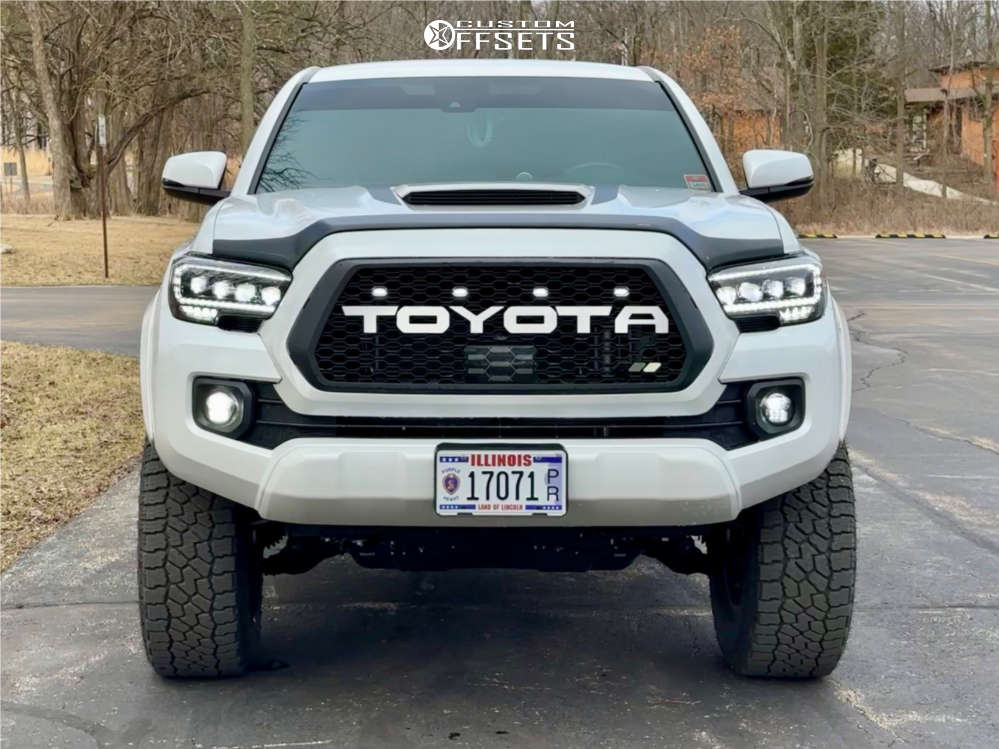 2023 Toyota Tacoma with 17x8.5 0 Method Mr323 and 285/70R17 Falken ...