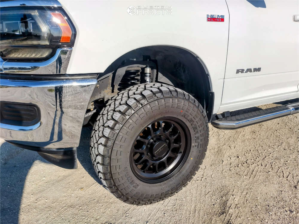 2022 Ram 2500 with 18x9 18 Raceline Rogue and 35/12.5R18 Kenda Klever R/t and Leveling Kit ...