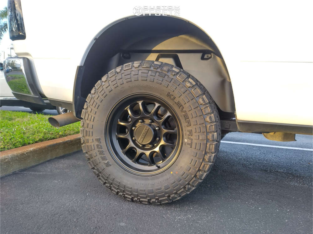 2022 Ram 2500 with 18x9 18 Raceline Rogue and 35/12.5R18 Kenda Klever R/t and Leveling Kit ...